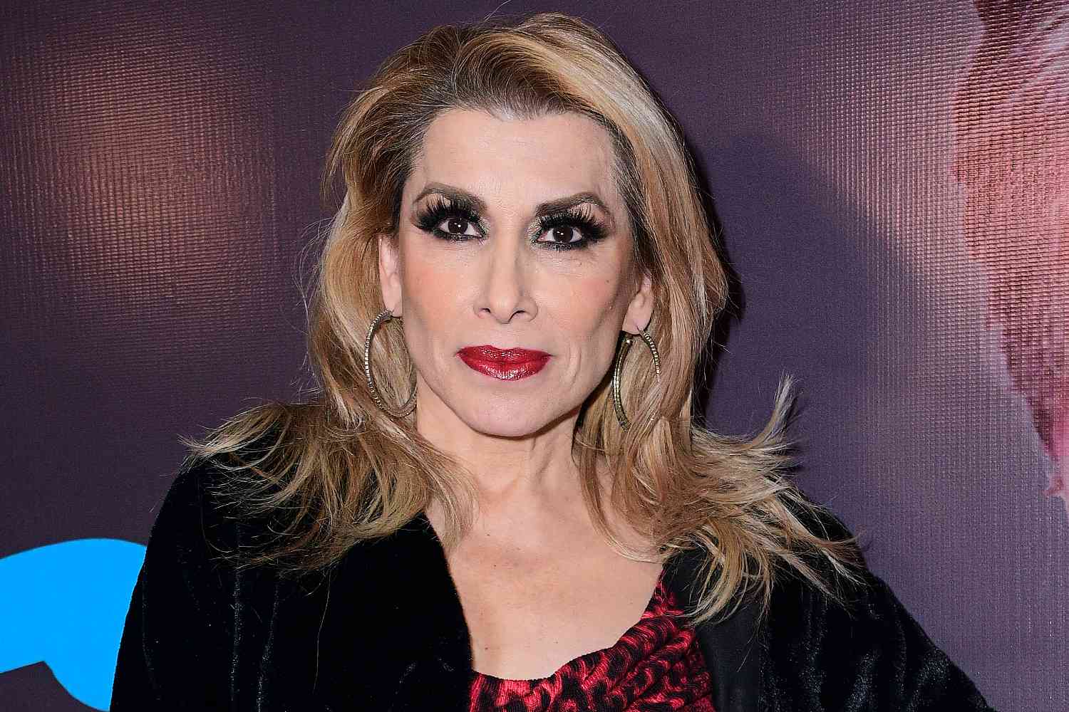 Mexican Singer-Actress Dulce Dead, Weeks After Lung Surgery ...